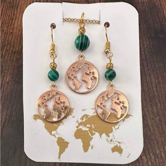 Handmade by Tracy | Jewelry | New Goldtone World Map Necklace Dangle ...
